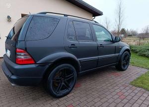 Black Mercedes-Benz ml-55-amg 2002 in Kaisiadorys, with an engine capacity of 5.44 L and mileage of 240 thousand km for 5500 €, photo 4 on AUTOMOTO.COM.LV