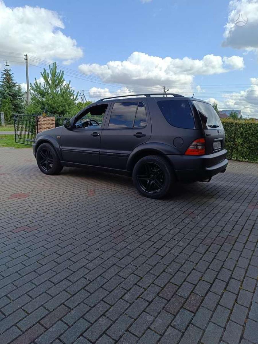 Black Mercedes-Benz ml-55-amg 2002 in Kaisiadorys, with an engine capacity of 5.44 L and mileage of 240 thousand km for 5500 €, photo 5 on AUTOMOTO.COM.LV