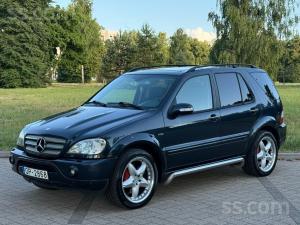Синий Мерседес МЛ 55 АМГ 2003 в Рига, объемом двигателя 5.40 л и пробегом 205 тыс. км за 3990 €, фото  на AUTOMOTO.COM.LV