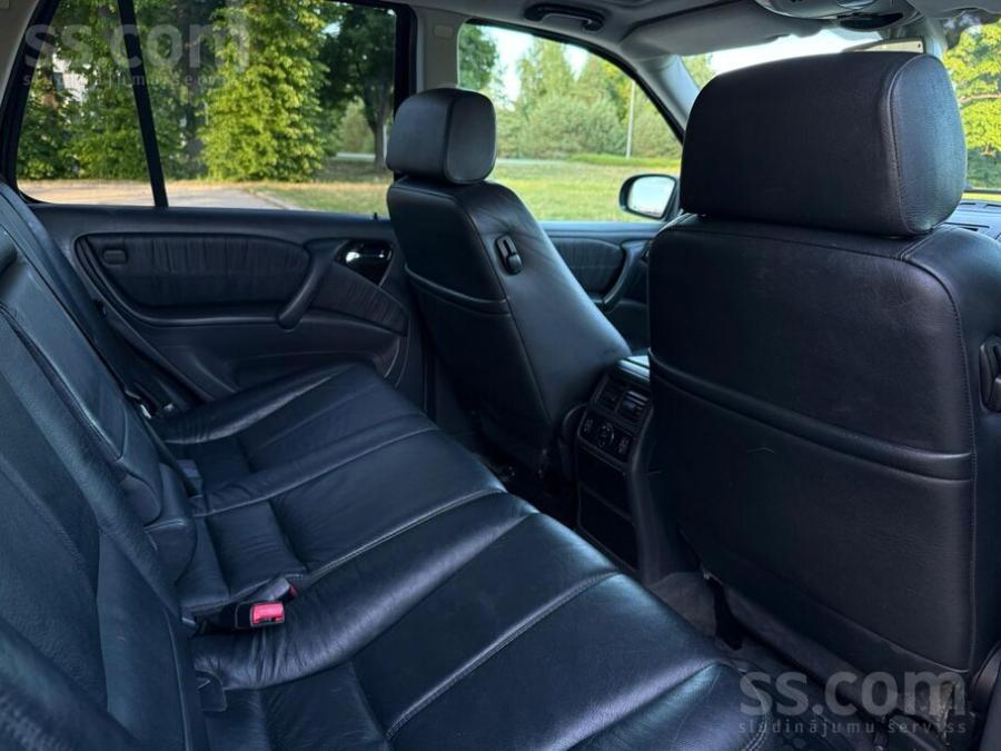 Синий Мерседес МЛ 55 АМГ 2003 в Рига, объемом двигателя 5.40 л и пробегом 205 тыс. км за 3990 €, фото 18 на AUTOMOTO.COM.LV