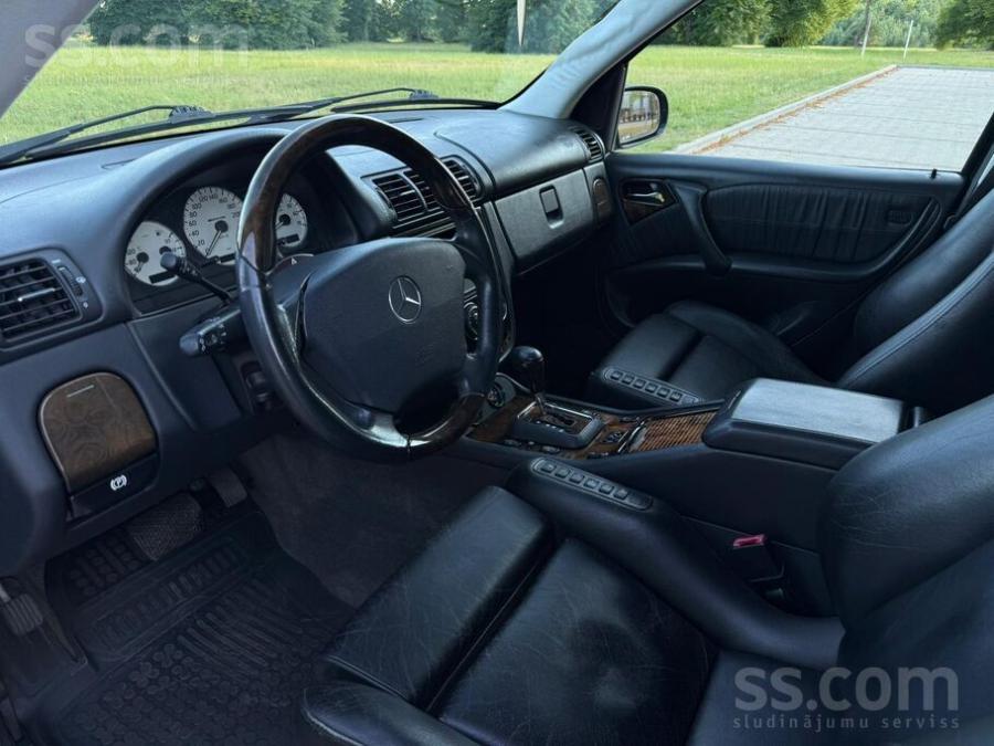Синий Мерседес МЛ 55 АМГ 2003 в Рига, объемом двигателя 5.40 л и пробегом 205 тыс. км за 3990 €, фото 20 на AUTOMOTO.COM.LV