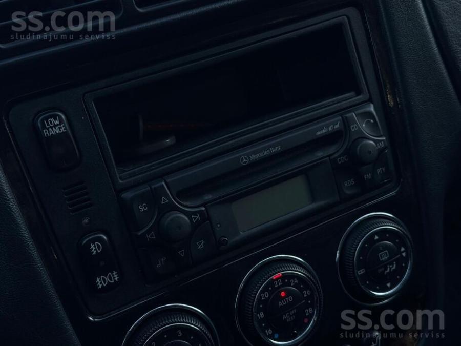 Синий Мерседес МЛ 55 АМГ 2003 в Рига, объемом двигателя 5.40 л и пробегом 205 тыс. км за 3990 €, фото 22 на AUTOMOTO.COM.LV
