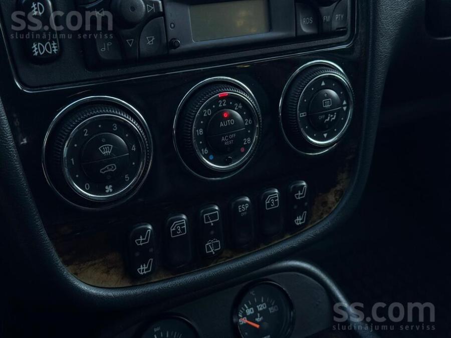 Синий Мерседес МЛ 55 АМГ 2003 в Рига, объемом двигателя 5.40 л и пробегом 205 тыс. км за 3990 €, фото 23 на AUTOMOTO.COM.LV