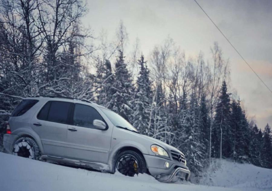 Grey Mercedes-Benz ml-55-amg 2002 in Ignalina, with an engine capacity of 5.50 L and mileage of 199 thousand km for 4750 €, photo 1 on AUTOMOTO.COM.LV