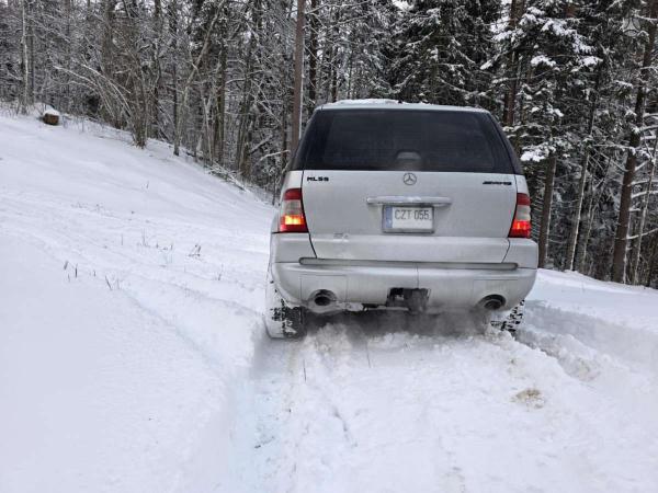 Grey Mercedes-Benz ml-55-amg 2002 in Ignalina, with an engine capacity of 5.50 L and mileage of 199 thousand km for 4750 €, photo 5 on AUTOMOTO.COM.LV