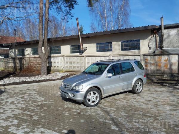 Grey Mercedes-Benz ml-55-amg 2002 in Riga, with an engine capacity of 5.50 L and mileage of 305 thousand km for 7999 €, photo 1 on AUTOMOTO.COM.LV