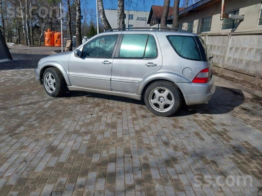 Pelēks Mercedes-Benz ml-55-amg 2002 Rīga, ar dzinēja tilpumu 5.50 L un nobraukumu 305 tūkst. km par 7999 €, foto 2 vietnē AUTOMOTO.COM.LV