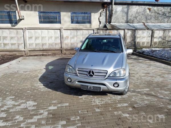 Grey Mercedes-Benz ml-55-amg 2002 in Riga, with an engine capacity of 5.50 L and mileage of 305 thousand km for 7999 €, photo 3 on AUTOMOTO.COM.LV