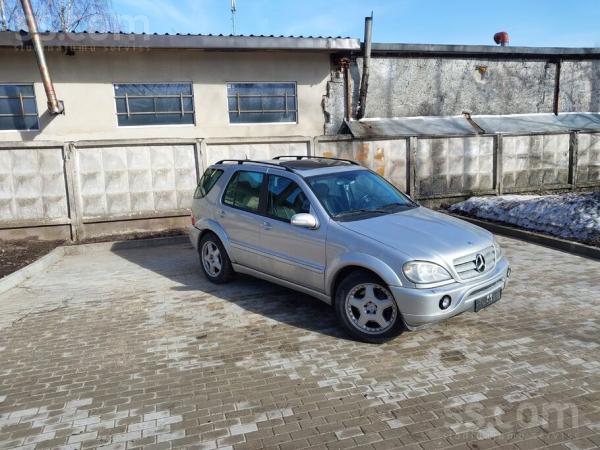 Grey Mercedes-Benz ml-55-amg 2002 in Riga, with an engine capacity of 5.50 L and mileage of 305 thousand km for 7999 €, photo 4 on AUTOMOTO.COM.LV