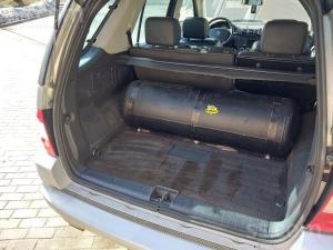 Pelēks Mercedes-Benz ml-55-amg 2002 Rīga, ar dzinēja tilpumu 5.50 L un nobraukumu 305 tūkst. km par 7999 €, foto 21 vietnē AUTOMOTO.COM.LV