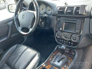 Pelēks Mercedes-Benz ml-55-amg 2002 Rīga, ar dzinēja tilpumu 5.50 L un nobraukumu 305 tūkst. km par 7999 €, foto 24 vietnē AUTOMOTO.COM.LV