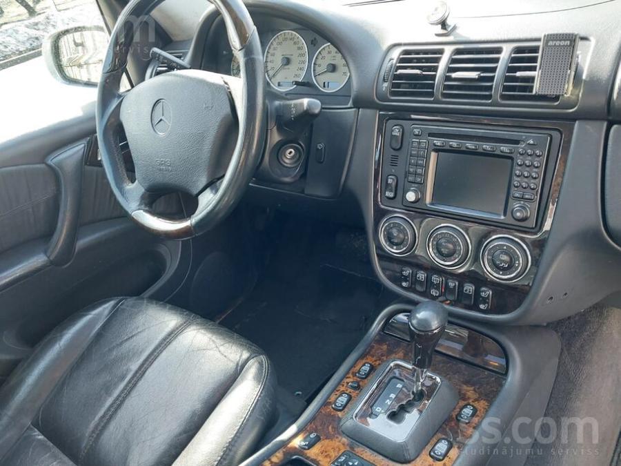 Pelēks Mercedes-Benz ml-55-amg 2002 Rīga, ar dzinēja tilpumu 5.50 L un nobraukumu 305 tūkst. km par 7999 €, foto 24 vietnē AUTOMOTO.COM.LV