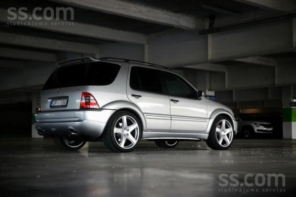 Grey Mercedes-Benz ml-55-amg 2002 in Jurmala, with an engine capacity of 5.50 L and mileage of 223 thousand km for 13200 €, photo 1 on AUTOMOTO.COM.LV