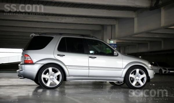 Grey Mercedes-Benz ml-55-amg 2002 in Jurmala, with an engine capacity of 5.50 L and mileage of 223 thousand km for 13200 €, photo 2 on AUTOMOTO.COM.LV