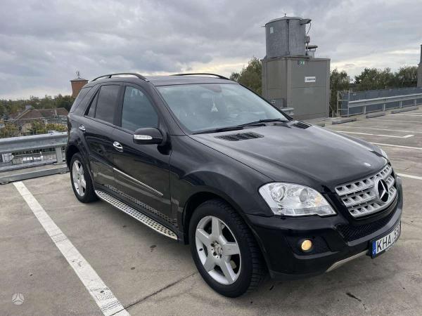 Melns Mercedes-Benz ML 550 2007 Viļņa, ar dzinēja tilpumu 5.50 L un nobraukumu 339 tūkst. km par 9000 €, foto 1 vietnē AUTOMOTO.COM.LV