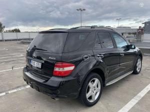 Melns Mercedes-Benz ML 550 2007 Viļņa, ar dzinēja tilpumu 5.50 L un nobraukumu 339 tūkst. km par 9000 €, foto 3 vietnē AUTOMOTO.COM.LV