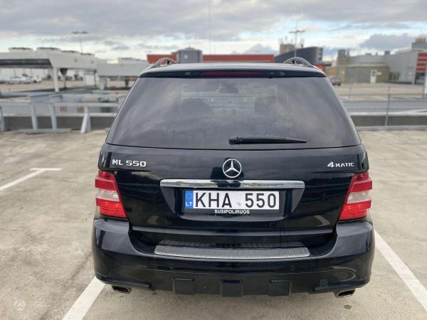 Melns Mercedes-Benz ML 550 2007 Viļņa, ar dzinēja tilpumu 5.50 L un nobraukumu 339 tūkst. km par 9000 €, foto 4 vietnē AUTOMOTO.COM.LV