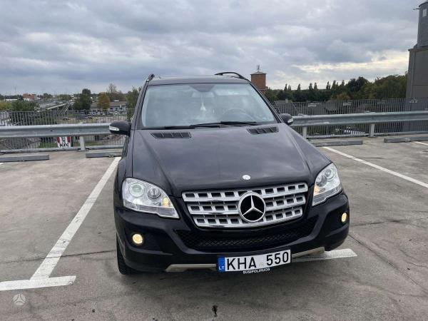 Melns Mercedes-Benz ML 550 2007 Viļņa, ar dzinēja tilpumu 5.50 L un nobraukumu 339 tūkst. km par 9000 €, foto 8 vietnē AUTOMOTO.COM.LV