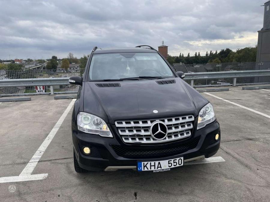 Melns Mercedes-Benz ML 550 2007 Viļņa, ar dzinēja tilpumu 5.50 L un nobraukumu 339 tūkst. km par 9000 €, foto 8 vietnē AUTOMOTO.COM.LV