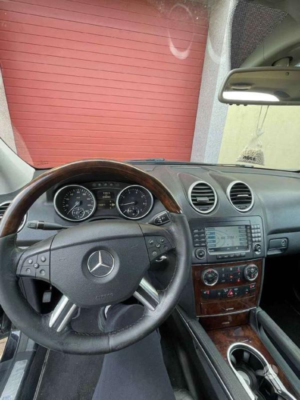 Melns Mercedes-Benz ML 550 2007 Viļņa, ar dzinēja tilpumu 5.50 L un nobraukumu 339 tūkst. km par 9000 €, foto 9 vietnē AUTOMOTO.COM.LV