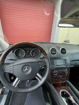 Melns Mercedes-Benz ML 550 2007 Viļņa, ar dzinēja tilpumu 5.50 L un nobraukumu 339 tūkst. km par 9000 €, foto 9 vietnē AUTOMOTO.COM.LV