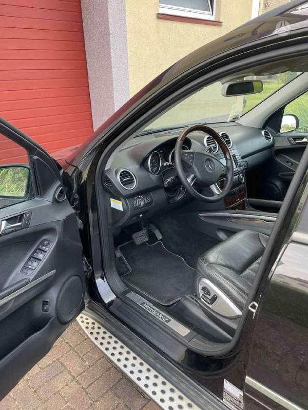 Melns Mercedes-Benz ML 550 2007 Viļņa, ar dzinēja tilpumu 5.50 L un nobraukumu 339 tūkst. km par 9000 €, foto 10 vietnē AUTOMOTO.COM.LV