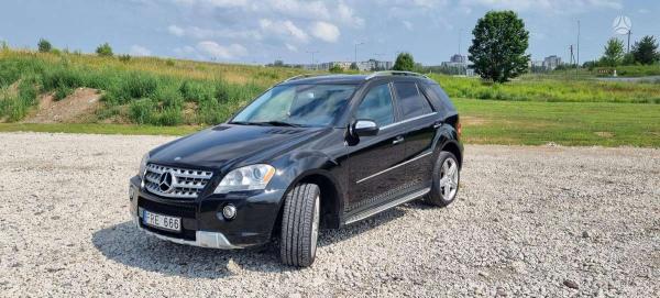Melns Mercedes-Benz ML 550 2009 Viļņa, ar dzinēja tilpumu 5.46 L un nobraukumu 161 tūkst. km par 9800 €, foto 2 vietnē AUTOMOTO.COM.LV
