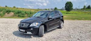 Melns Mercedes-Benz ML 550 2009 Viļņa, ar dzinēja tilpumu 5.46 L un nobraukumu 161 tūkst. km par 9800 €, foto 2 vietnē AUTOMOTO.COM.LV