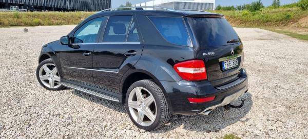 Melns Mercedes-Benz ML 550 2009 Viļņa, ar dzinēja tilpumu 5.46 L un nobraukumu 161 tūkst. km par 9800 €, foto 4 vietnē AUTOMOTO.COM.LV