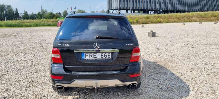 Melns Mercedes-Benz ML 550 2009 Viļņa, ar dzinēja tilpumu 5.46 L un nobraukumu 161 tūkst. km par 9800 €, foto 5 vietnē AUTOMOTO.COM.LV