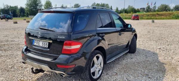 Melns Mercedes-Benz ML 550 2009 Viļņa, ar dzinēja tilpumu 5.46 L un nobraukumu 161 tūkst. km par 9800 €, foto 6 vietnē AUTOMOTO.COM.LV