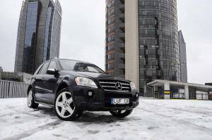 Melns Mercedes-Benz ML 550 2010 Jonava, ar dzinēja tilpumu 5.50 L un nobraukumu 330 tūkst. km par 9000 €, foto 2 vietnē AUTOMOTO.COM.LV