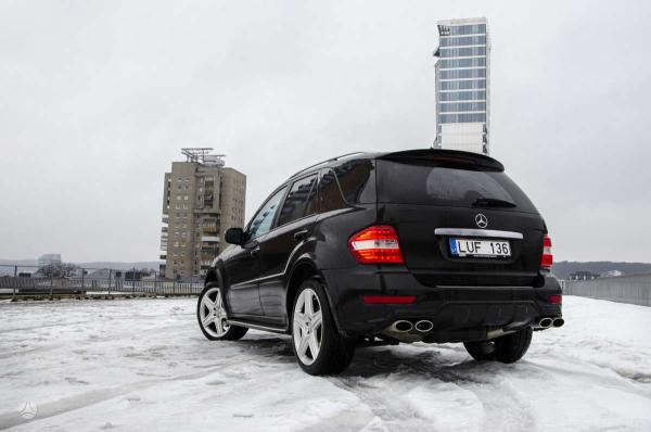 Melns Mercedes-Benz ML 550 2010 Jonava, ar dzinēja tilpumu 5.50 L un nobraukumu 330 tūkst. km par 9000 €, foto 4 vietnē AUTOMOTO.COM.LV