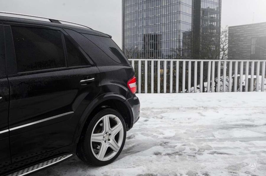 Melns Mercedes-Benz ML 550 2010 Jonava, ar dzinēja tilpumu 5.50 L un nobraukumu 330 tūkst. km par 9000 €, foto 21 vietnē AUTOMOTO.COM.LV