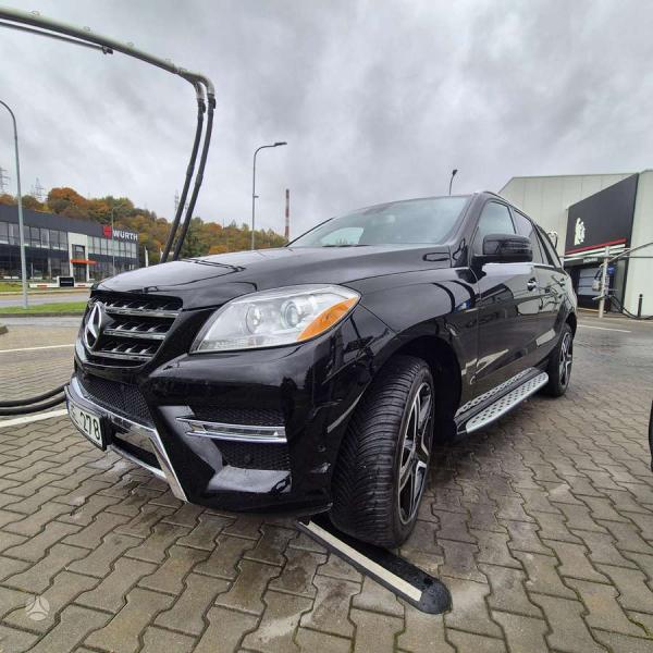 Melns Mercedes-Benz ML 550 2014 Viļņa, ar dzinēja tilpumu 4.66 L un nobraukumu 133 tūkst. km par 19800 €, foto 1 vietnē AUTOMOTO.COM.LV