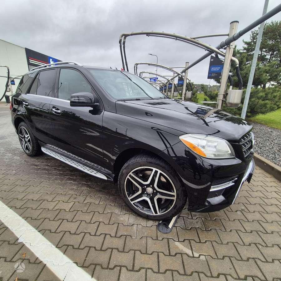 Melns Mercedes-Benz ML 550 2014 Viļņa, ar dzinēja tilpumu 4.66 L un nobraukumu 133 tūkst. km par 19800 €, foto 3 vietnē AUTOMOTO.COM.LV