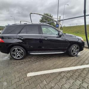 Melns Mercedes-Benz ML 550 2014 Viļņa, ar dzinēja tilpumu 4.66 L un nobraukumu 133 tūkst. km par 19800 €, foto 4 vietnē AUTOMOTO.COM.LV