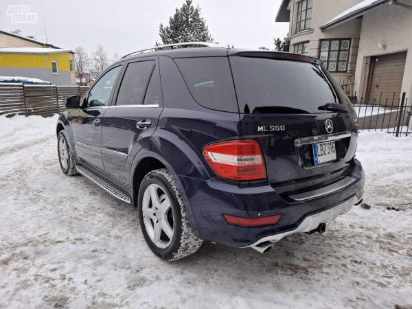 Blue Mercedes-Benz ML 550 2011 in Kaunas, with an engine capacity of 5.50 L and mileage of 185 thousand km for 7900 €, photo 1 on AUTOMOTO.COM.LV