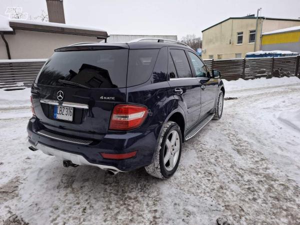 Blue Mercedes-Benz ML 550 2011 in Kaunas, with an engine capacity of 5.50 L and mileage of 185 thousand km for 7900 €, photo 3 on AUTOMOTO.COM.LV