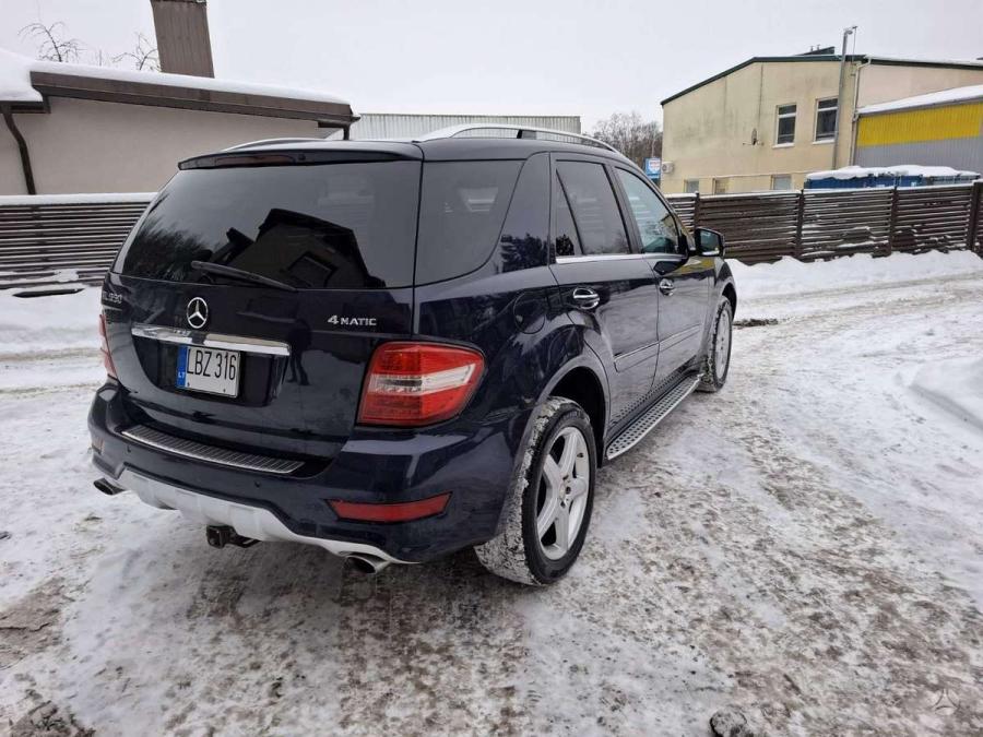 Zils Mercedes-Benz ML 550 2011 Kauņa, ar dzinēja tilpumu 5.50 L un nobraukumu 185 tūkst. km par 7900 €, foto 3 vietnē AUTOMOTO.COM.LV