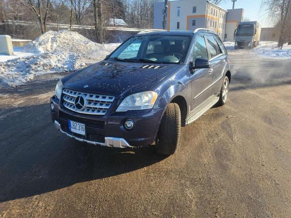 Zils Mercedes-Benz ML 550 2011 Kauņa, ar dzinēja tilpumu 5.46 L un nobraukumu 290 tūkst. km par 8500 €, foto 1 vietnē AUTOMOTO.COM.LV
