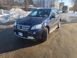 Zils Mercedes-Benz ML 550 2011 Kauņa, ar dzinēja tilpumu 5.46 L un nobraukumu 290 tūkst. km par 8500 €, foto  vietnē AUTOMOTO.COM.LV