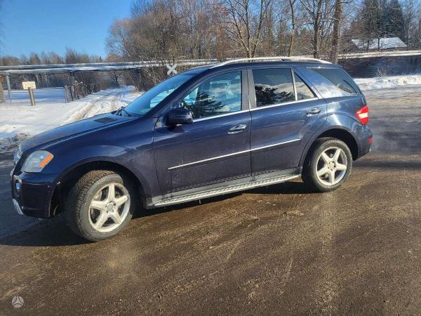 Zils Mercedes-Benz ML 550 2011 Kauņa, ar dzinēja tilpumu 5.46 L un nobraukumu 290 tūkst. km par 8500 €, foto 2 vietnē AUTOMOTO.COM.LV