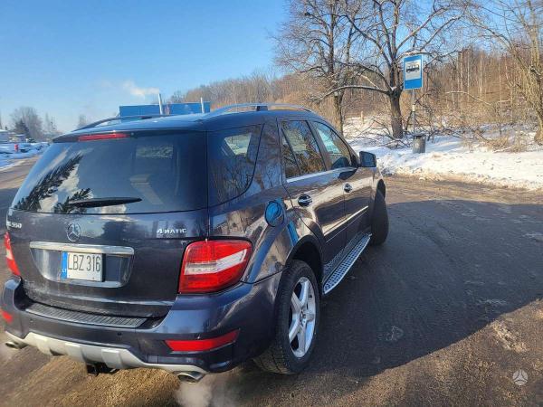 Zils Mercedes-Benz ML 550 2011 Kauņa, ar dzinēja tilpumu 5.46 L un nobraukumu 290 tūkst. km par 8500 €, foto 3 vietnē AUTOMOTO.COM.LV
