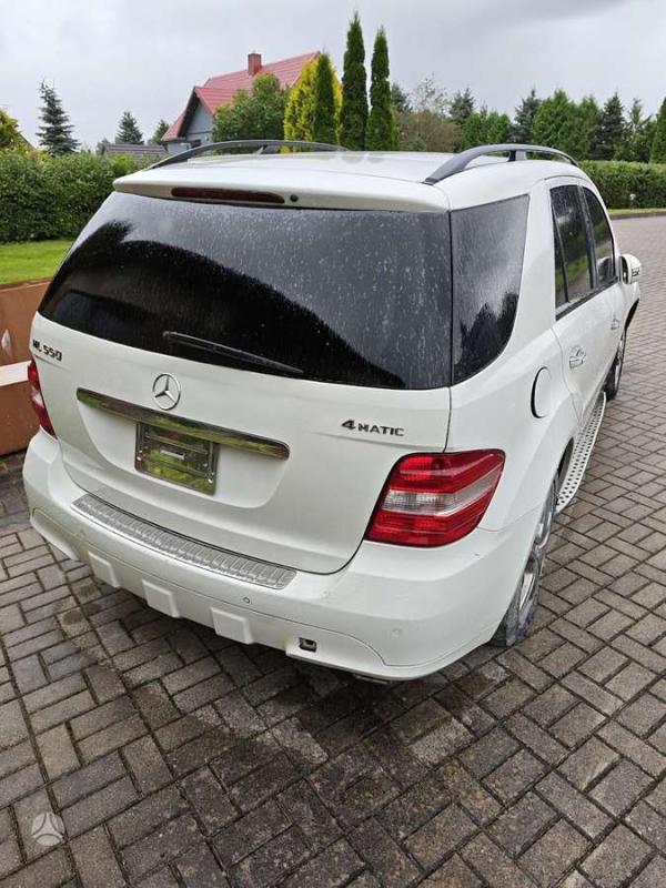 White Mercedes-Benz ML 550 2008 in Plunge, with an engine capacity of 5.46 L and mileage of 280 thousand km for 4417 €, photo 2 on AUTOMOTO.COM.LV