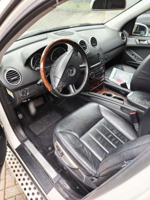 White Mercedes-Benz ML 550 2008 in Plunge, with an engine capacity of 5.46 L and mileage of 280 thousand km for 4417 €, photo 5 on AUTOMOTO.COM.LV