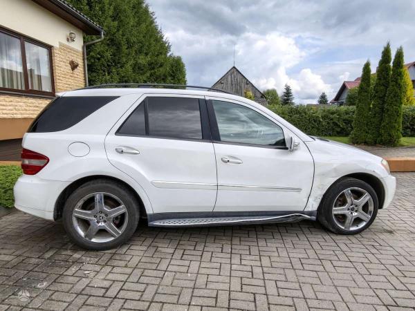 White Mercedes-Benz ML 550 2008 in Plunge, with an engine capacity of 5.46 L and mileage of 280 thousand km for 4417 €, photo 5 on AUTOMOTO.COM.LV