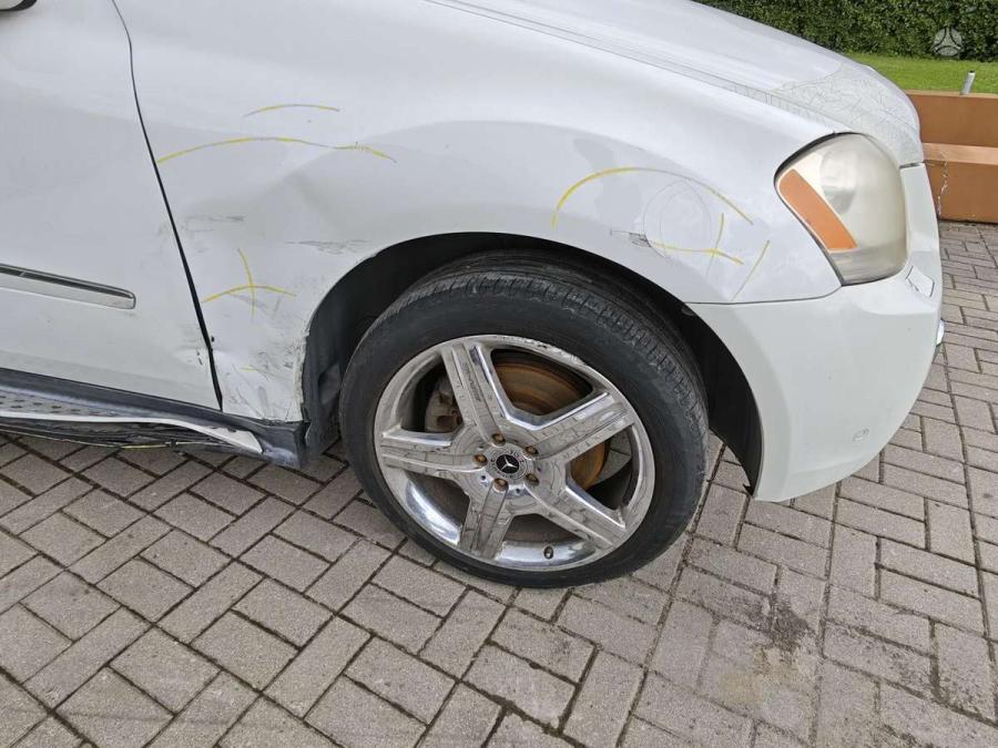 White Mercedes-Benz ML 550 2008 in Plunge, with an engine capacity of 5.46 L and mileage of 280 thousand km for 4417 €, photo 7 on AUTOMOTO.COM.LV