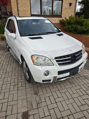 White Mercedes-Benz ML 550 2008 in Plunge, with an engine capacity of 5.46 L and mileage of 280 thousand km for 4417 €, photo 8 on AUTOMOTO.COM.LV