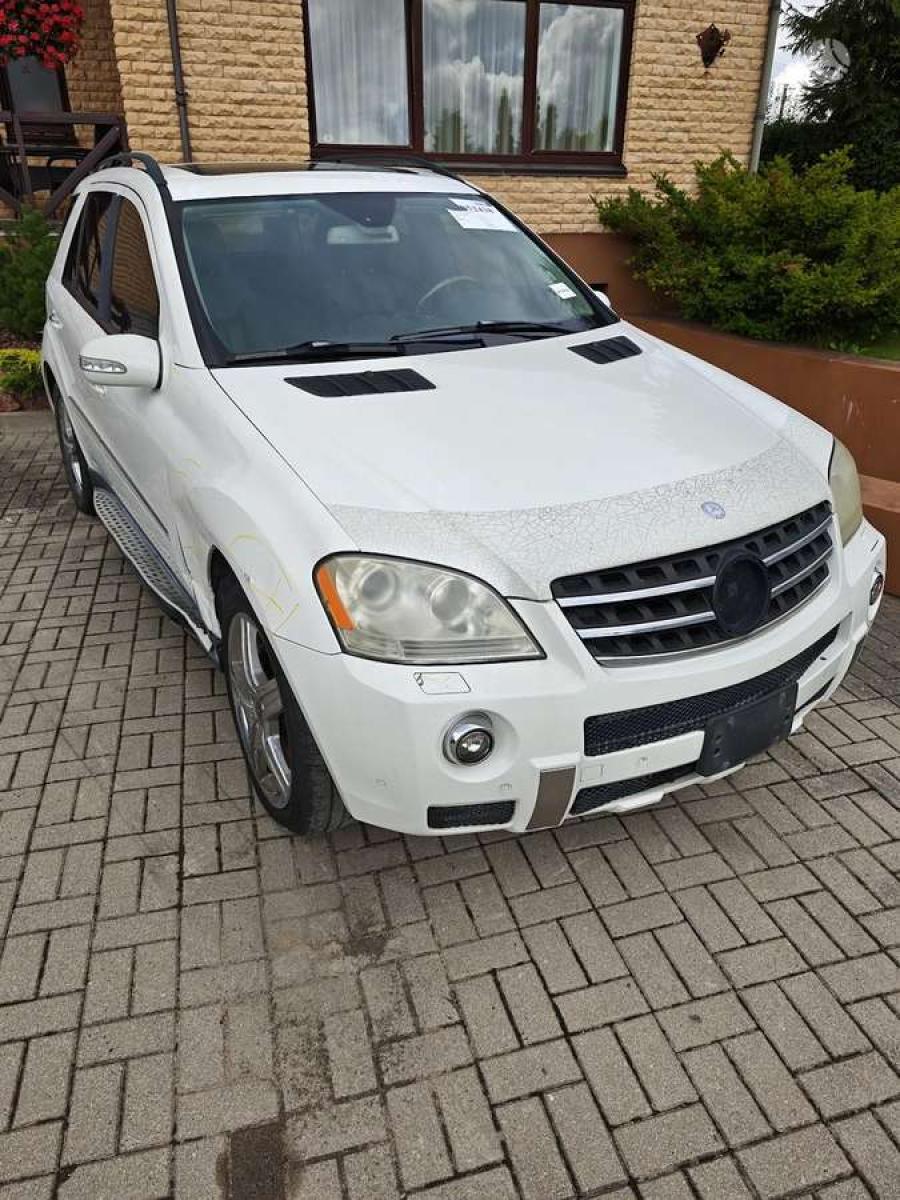 White Mercedes-Benz ML 550 2008 in Plunge, with an engine capacity of 5.46 L and mileage of 280 thousand km for 4417 €, photo 8 on AUTOMOTO.COM.LV